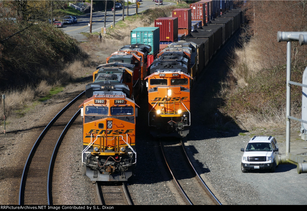BNSF 7997/BNSF 8787 East at Lowell